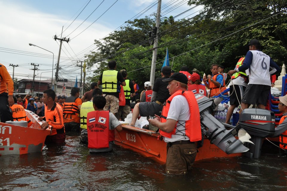 Flooding rescue Central Thailand October 2011 - Wildlife Friends ...